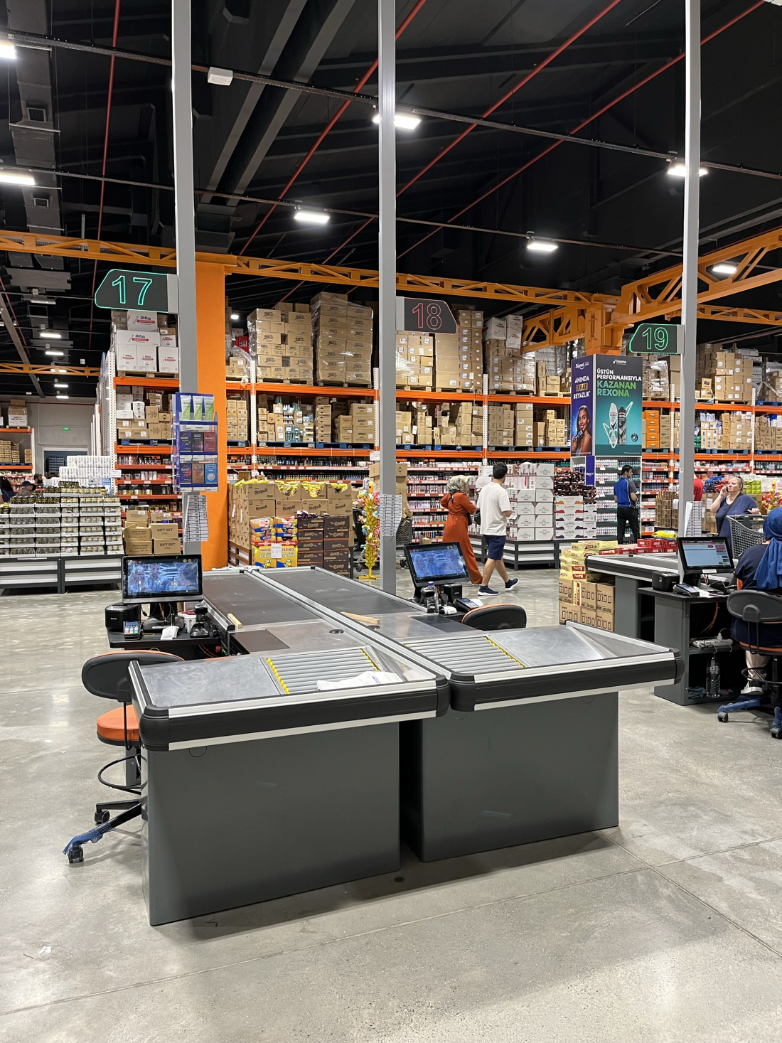 Check-Out Counters by umdasch Madosan