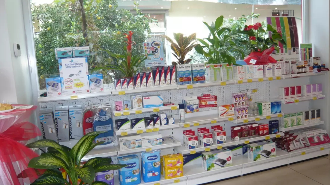 umdasch Madosan'dan Eczane Rafı