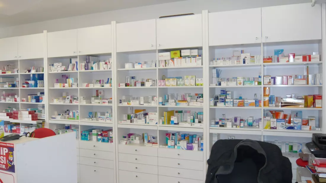 umdasch Madosan'dan Eczane Rafı